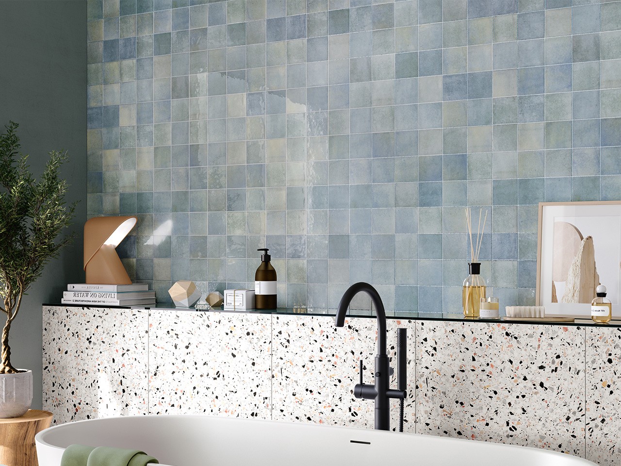 Carrelage mural Fez Avio 10x10 effet zellige bleu clair brillant ...