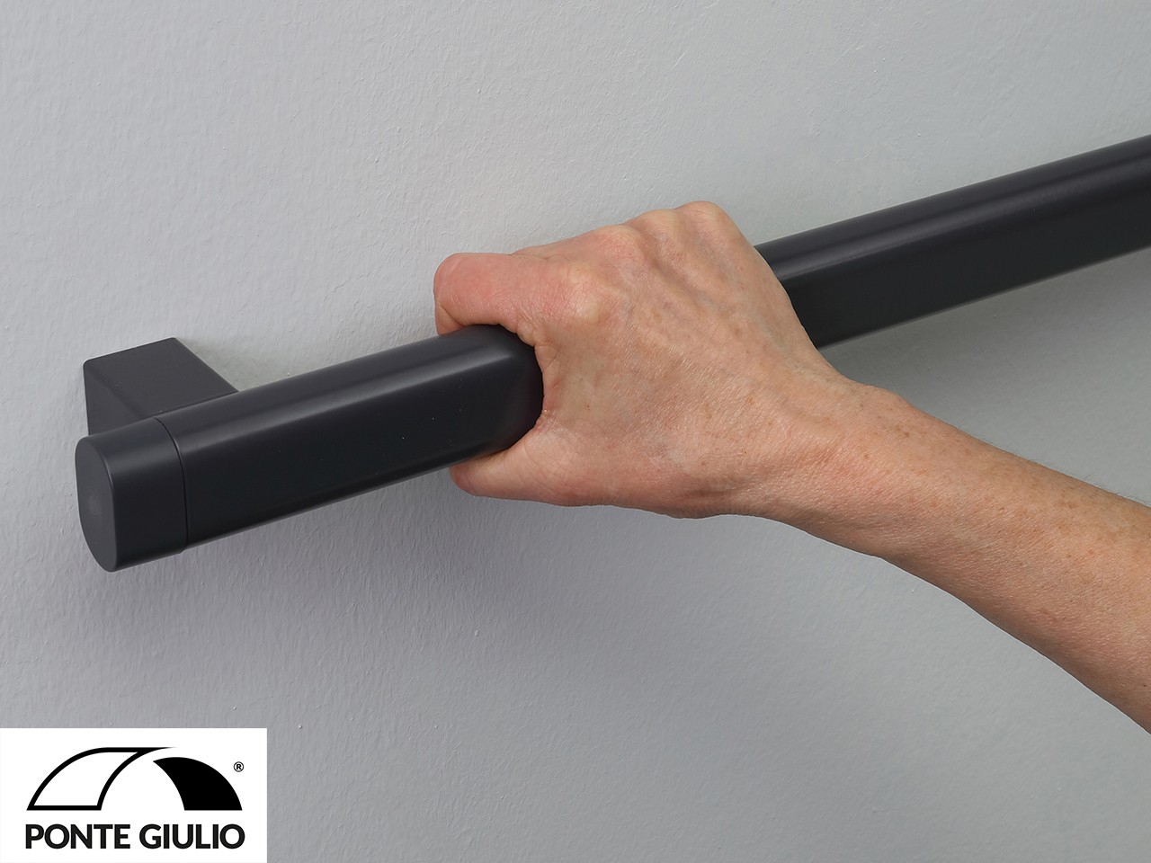 Linearer Haltegriff Omnia 37,62 cm Graphit - Iperceramica